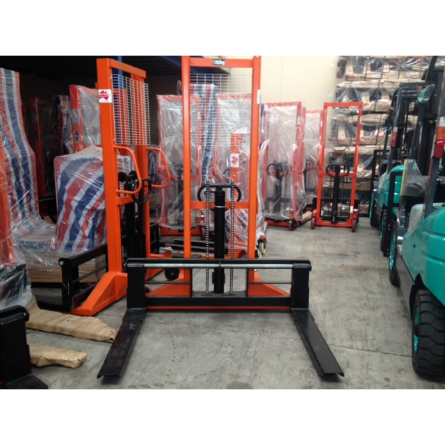 Hand Straddle Pallet Stacker | 1000Kg Straddle Stacker | Equipment ...